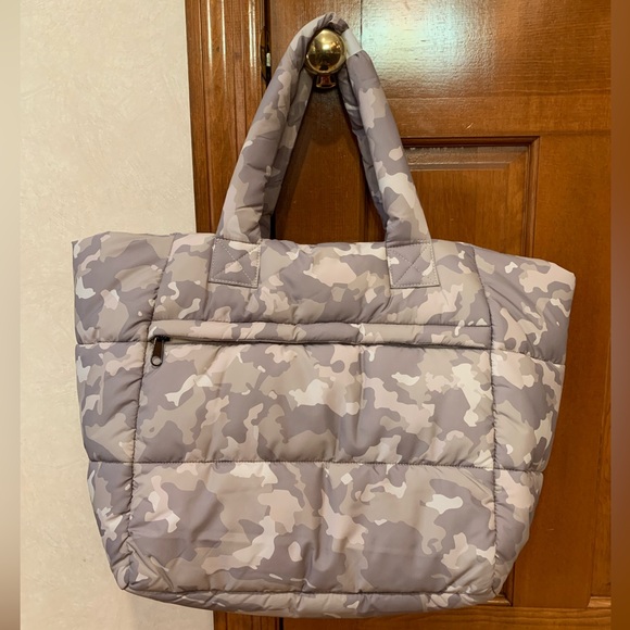 zuda | Bags | Price Zuda Quilted Nylon Tote Camo | Poshmark